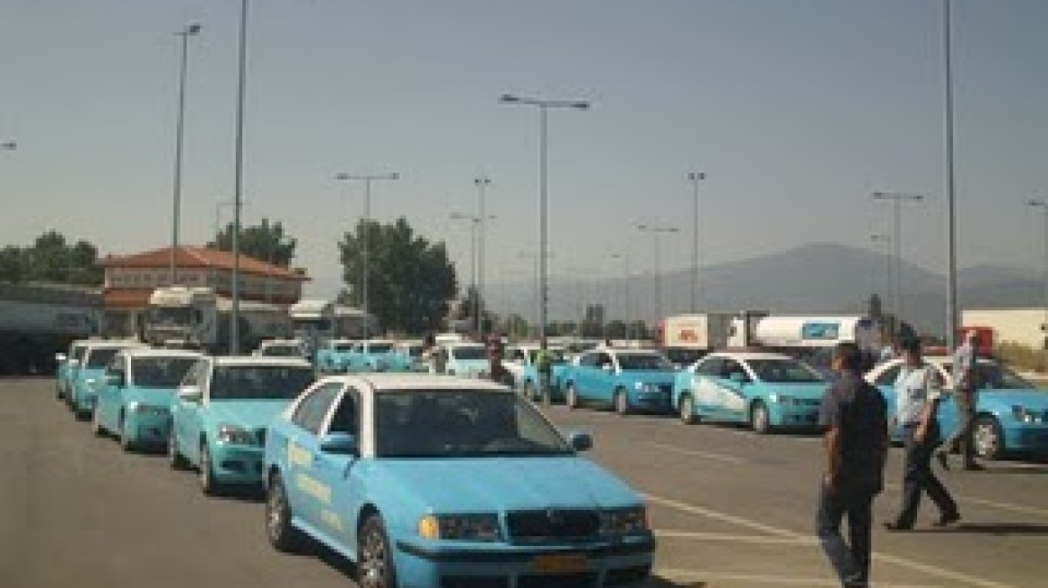 Taxi drivers open tolls