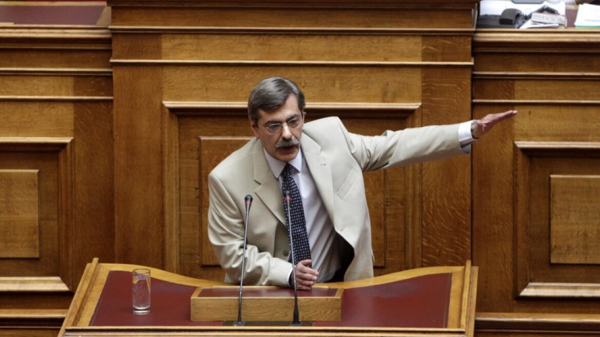 Σύγκρουση Λαζαρίδη-ΣΥΡΙΖΑ για τη «θεωρία των δύο άκρων»