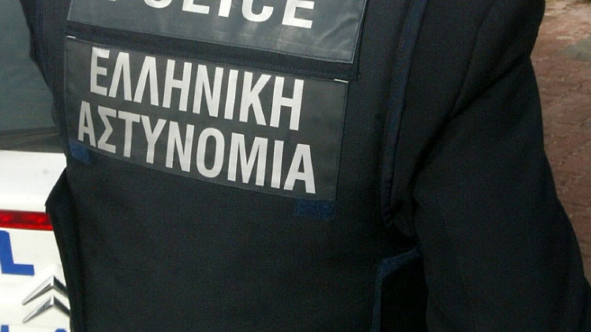 Ακράτα: Κουκουλοφόροι με βαρύ οπλισμό λήστεψαν σούπερ μάρκετ