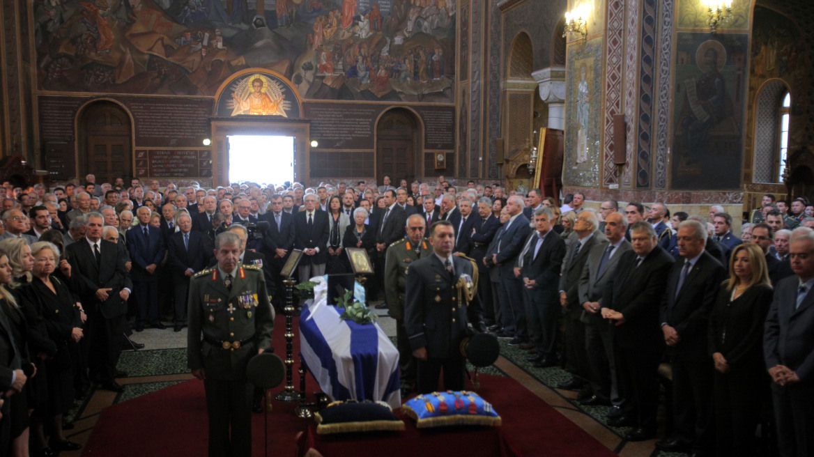 Το τελευταίο αντίο στον πρώην υπουργό του ΠΑΣΟΚ Γιάννη Χαραλαμπόπουλο
