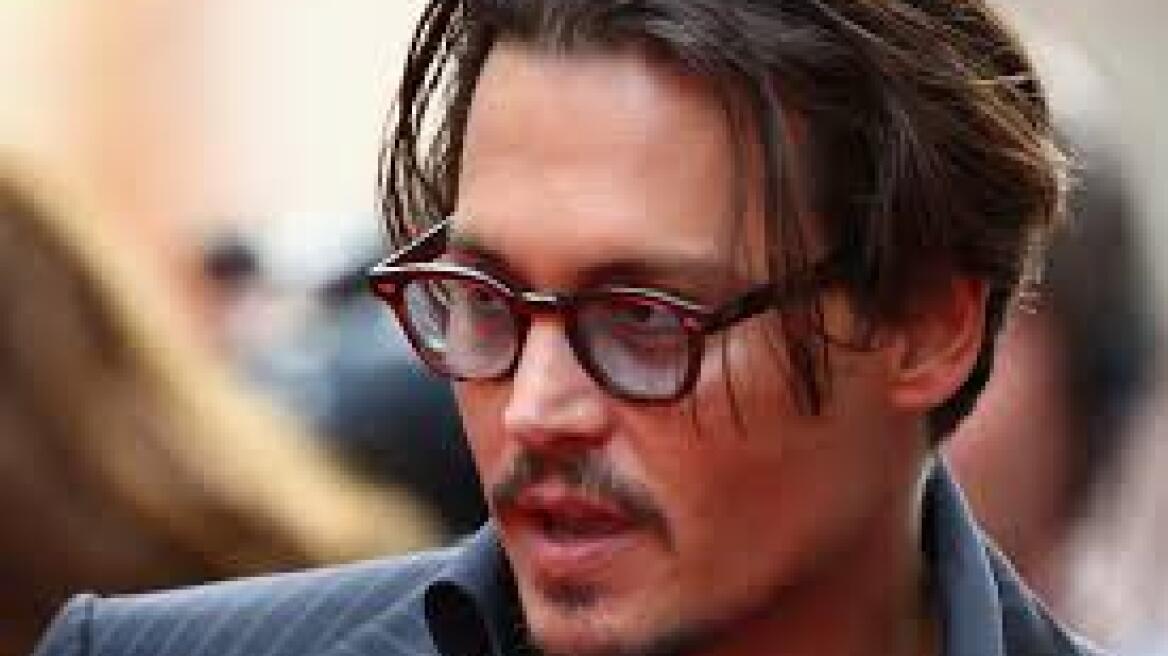 «Μα τι έχει πάθει ο Johnny Depp;» αναρωτιούνται οι κριτικοί κινηματογράφου