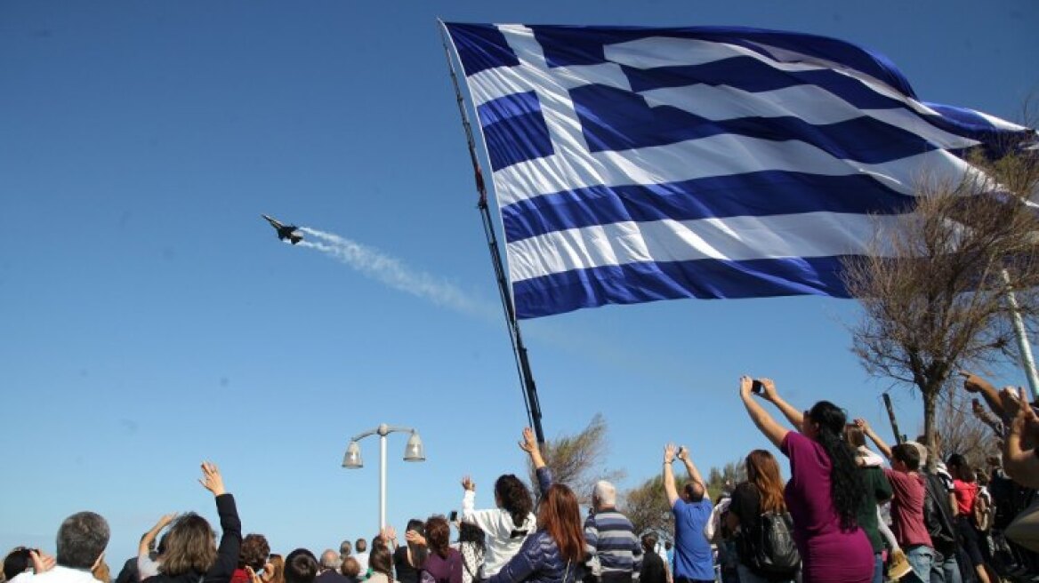 Βίντεο: Ελιγμοί που κόβουν την ανάσα από F16 πάνω από το Ηράκλειο