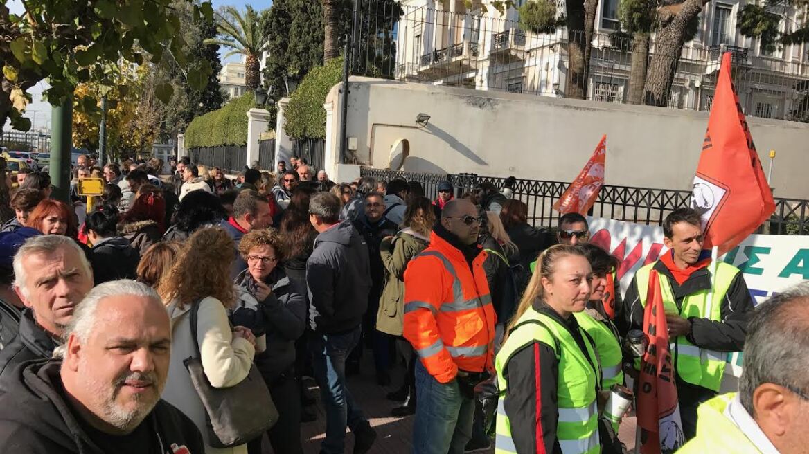 Η ΠΟΕ-ΟΤΑ ζητά από τη Γεροβασίλη να πάρει πίσω τις απολύσεις 2.000 ...