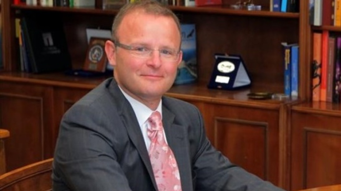 «Συγχαρητήρια σε όλους τους Έλληνες», λέει ο Βρετανός πρώην πρέσβης ...