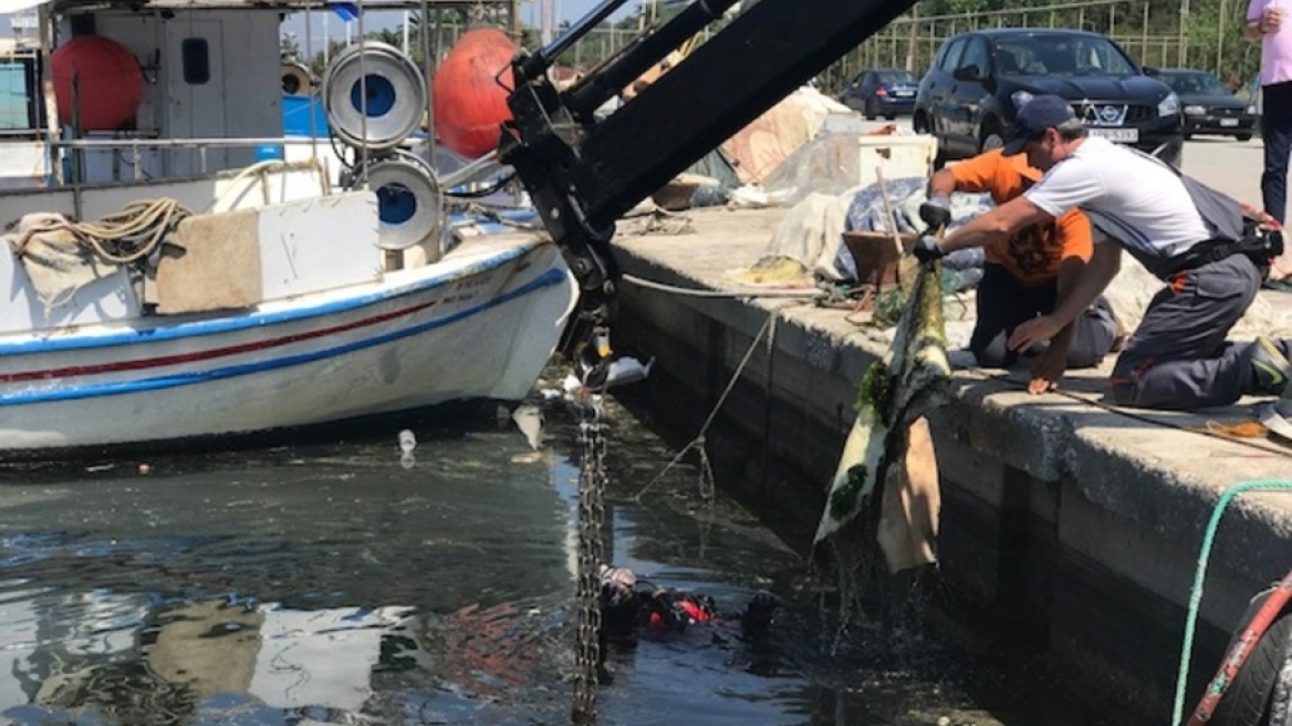 Θεσσαλονίκη: Πλαστικά, έπιπλα και 500 κιλά δίχτυα έβγαλαν δύτες από τον ...
