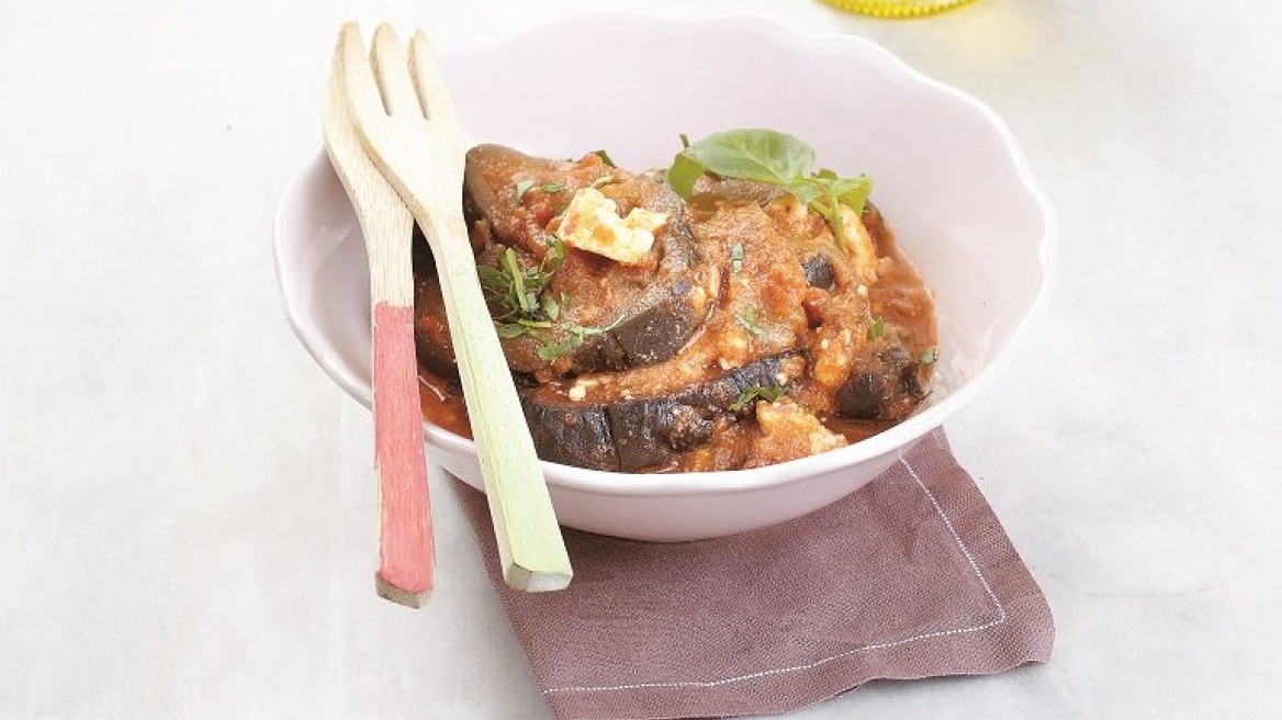 Μελιτζάνες με φέτα στην κατσαρόλα