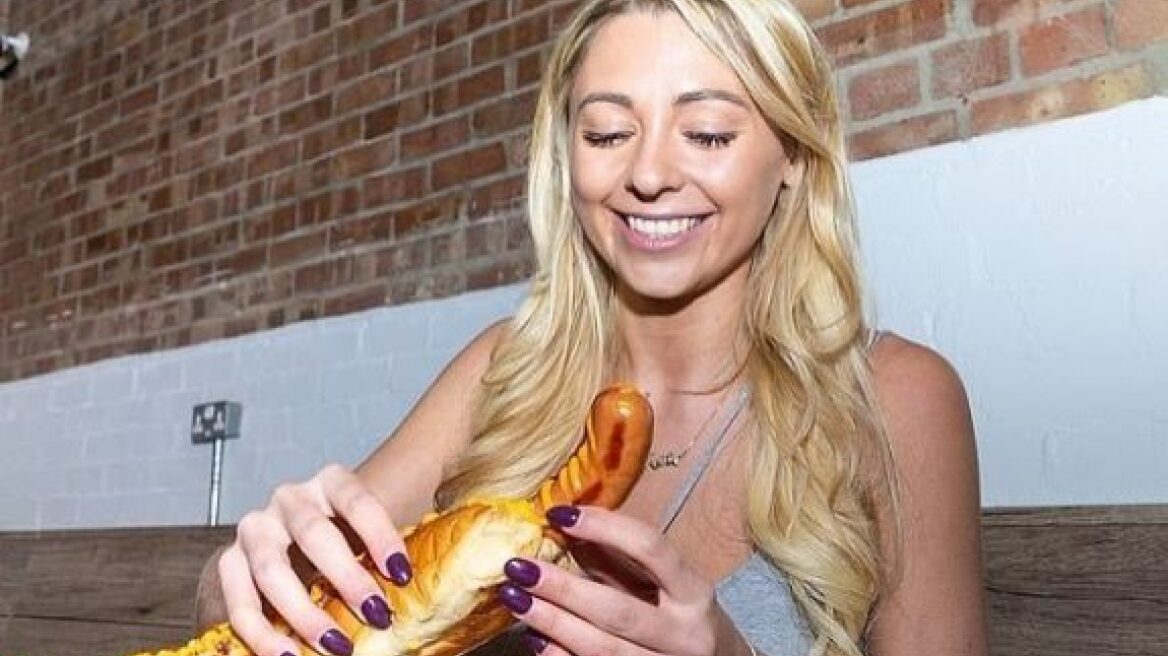 Food blogger έφαγε hot dog 5.000 θερμίδων!