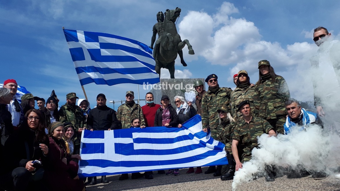 200 χρόνια από την Επανάσταση του 1821: Έκαναν παρέλαση με πυρσούς και ...