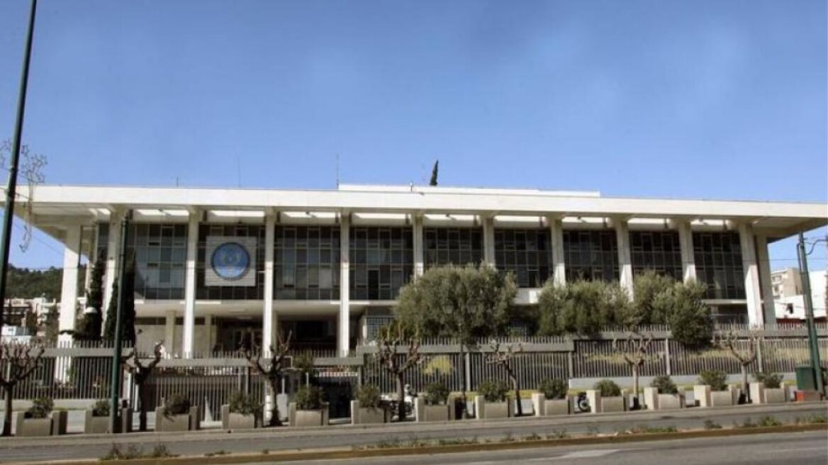 Αφγανός επιχείρησε να αυτοπυρποληθεί έξω από την Αμερικανική Πρεσβεία ...