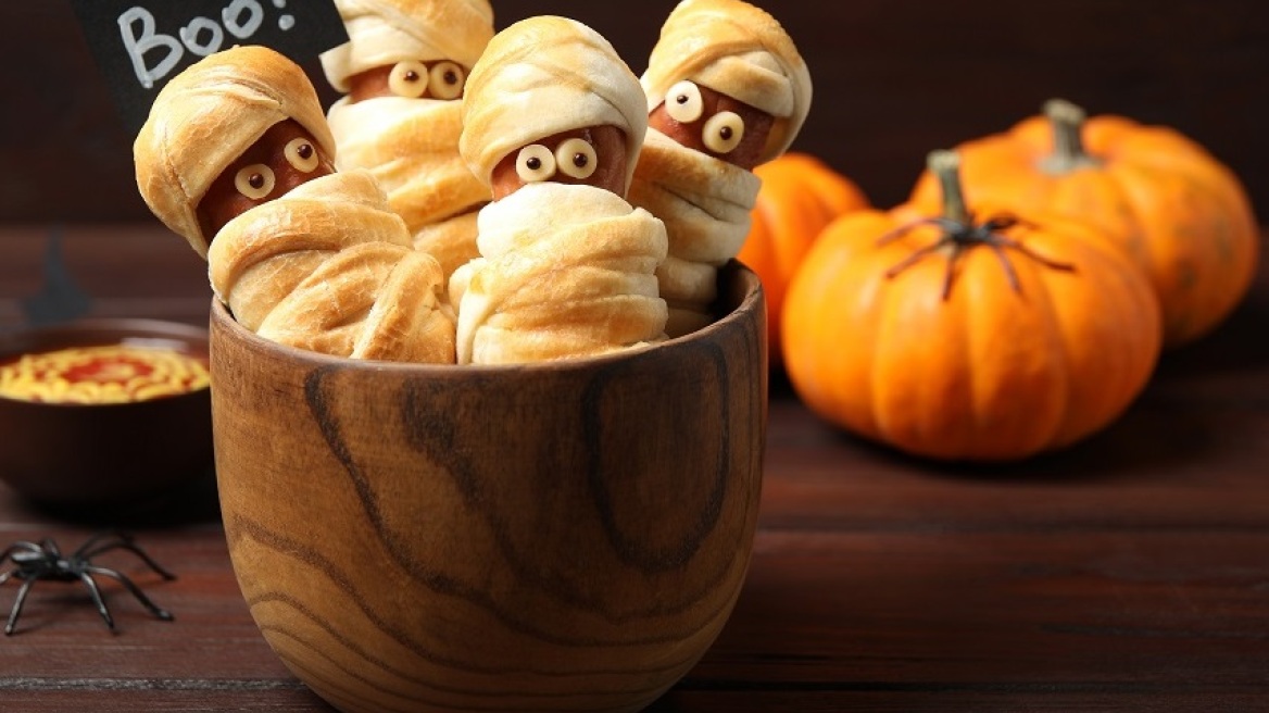 Μούμιες-λουκανικάκια για το Halloween