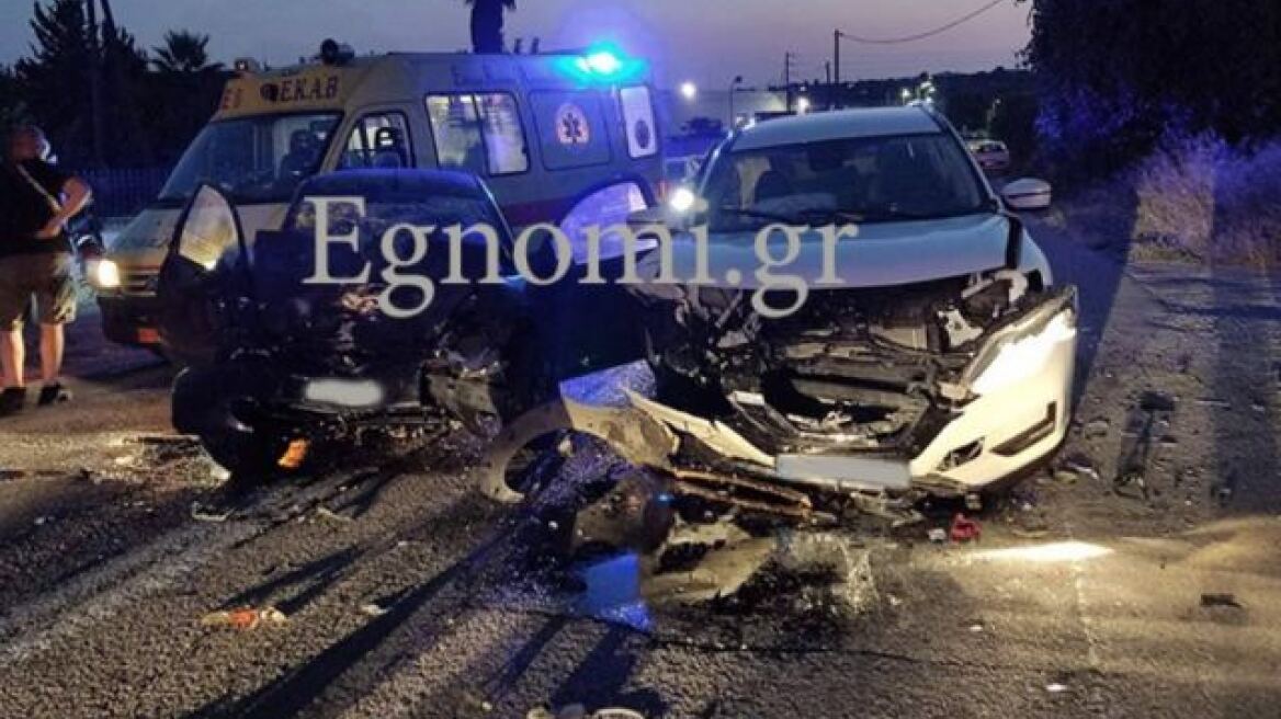 Χαλκίδα: Μετωπική σύγκρουση αυτοκινήτων - Τρεις τραυματίες, ένα παιδί ...