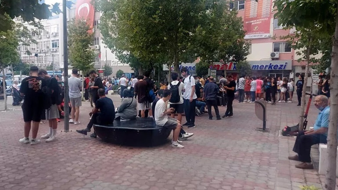 Σεισμός τώρα: Πανικός σε Σμύρνη και Αϊδίνι από τη διπλή δόνηση - Βγήκαν ...
