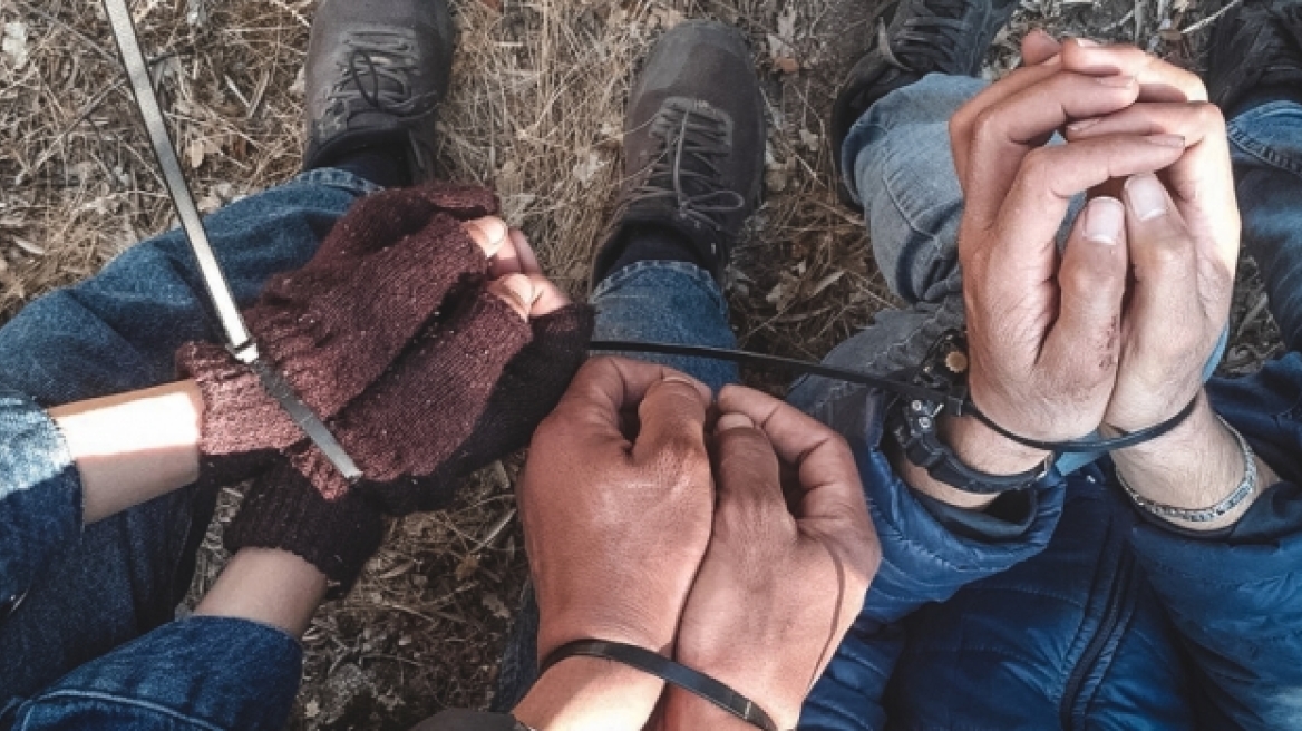 Γιατροί Χωρίς Σύνορα: Εντοπίσαμε μετανάστες δεμένους με tire-ups στη Λέσβο