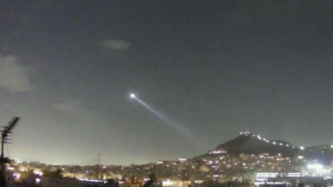 Ένα… UFO πάνω από την Αθήνα - Το viral βίντεο και το τρολάρισμα του ...