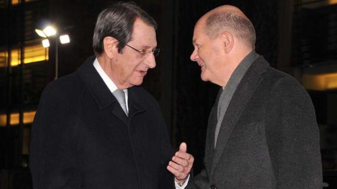 Σολτς: Επαναβεβαίωσε τη στήριξή του στον Αναστασιάδη για «διζωνική ...