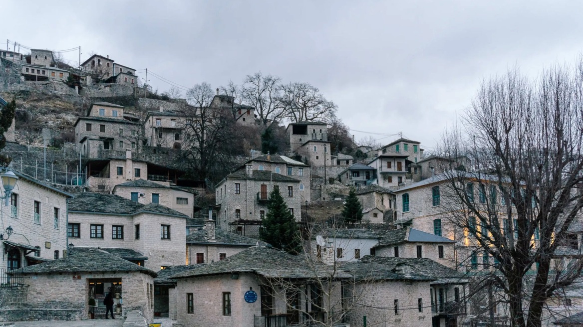 Χριστούγεννα σε 5 πετρόχτιστα ελληνικά χωριά -Επιβλητικά αρχοντικά και ...