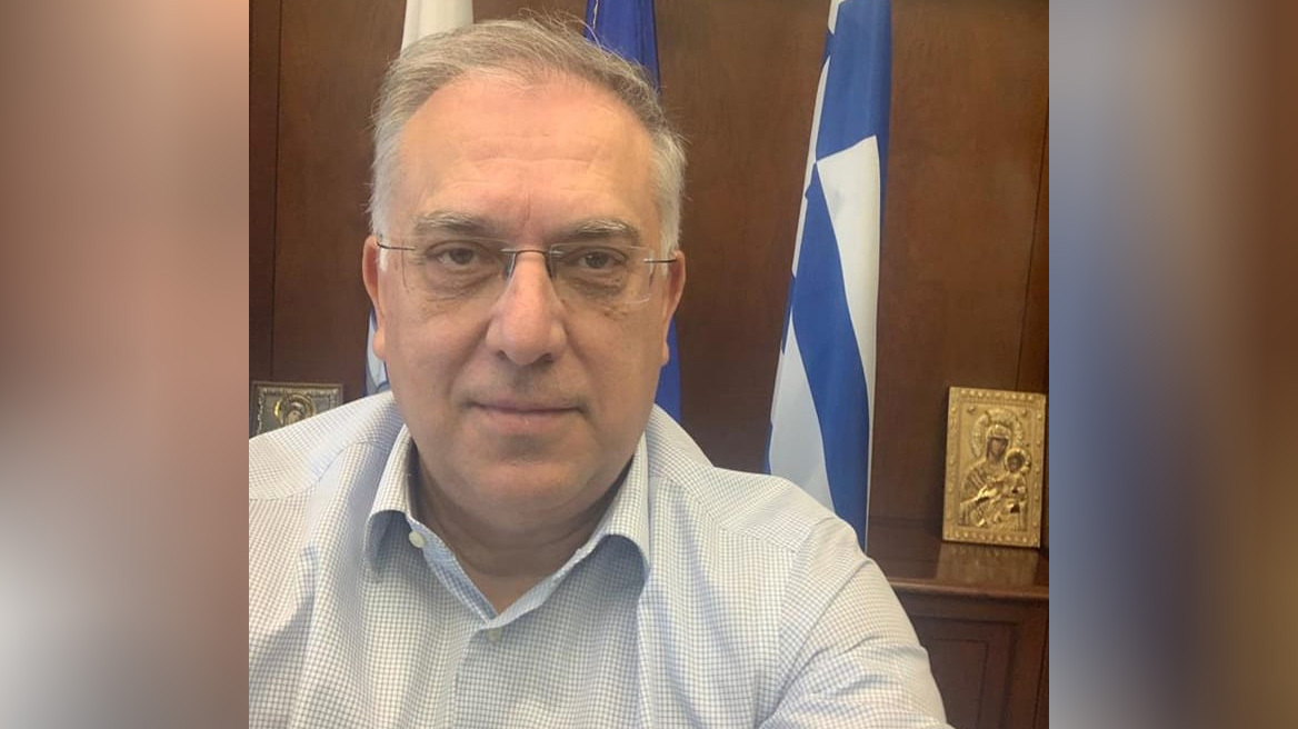 Γενέθλια στο γραφείο για τον Τάκη Θεοδωρικάκο