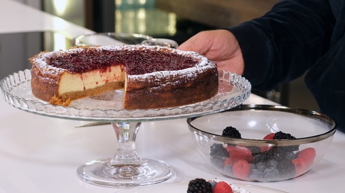 Cheesecake από τον Στέλιο Παρλιάρο (ΒΙΝΤΕΟ)