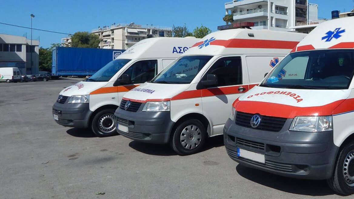 ΕΚΑΒ: Παραδόθηκαν 6 νέα ασθενοφόρα που αγοράστηκαν με δωρεές για την ...