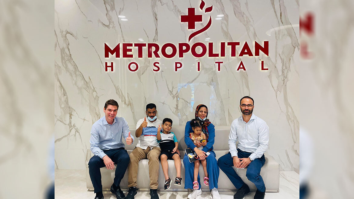 Διπλή επέμβαση σπονδυλικής στήλης σε 6χρονο στο Metropolitan Hospital