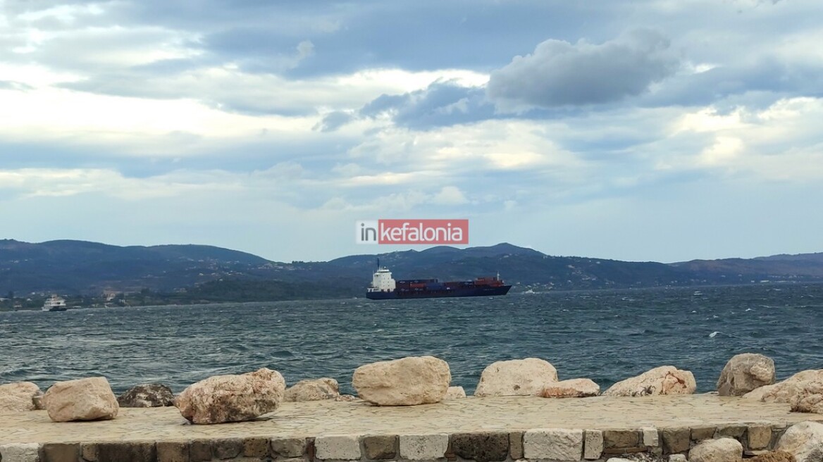 Στο Αργοστόλι ρυμουλκούνται τα δύο πλοία που συγκρούστηκαν ανοιχτά της ...