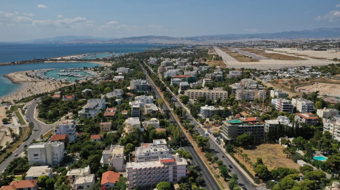 Τέσσερα διαμερίσματα προς πώληση, στη Γλυφάδα, στη Βούλα και στη ...
