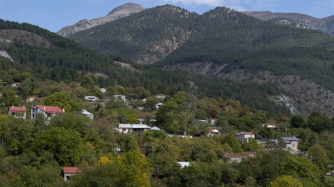 Ένα χωριό χαμένο στο πράσινο, με την κοντινότερη πρόσβαση στη ...