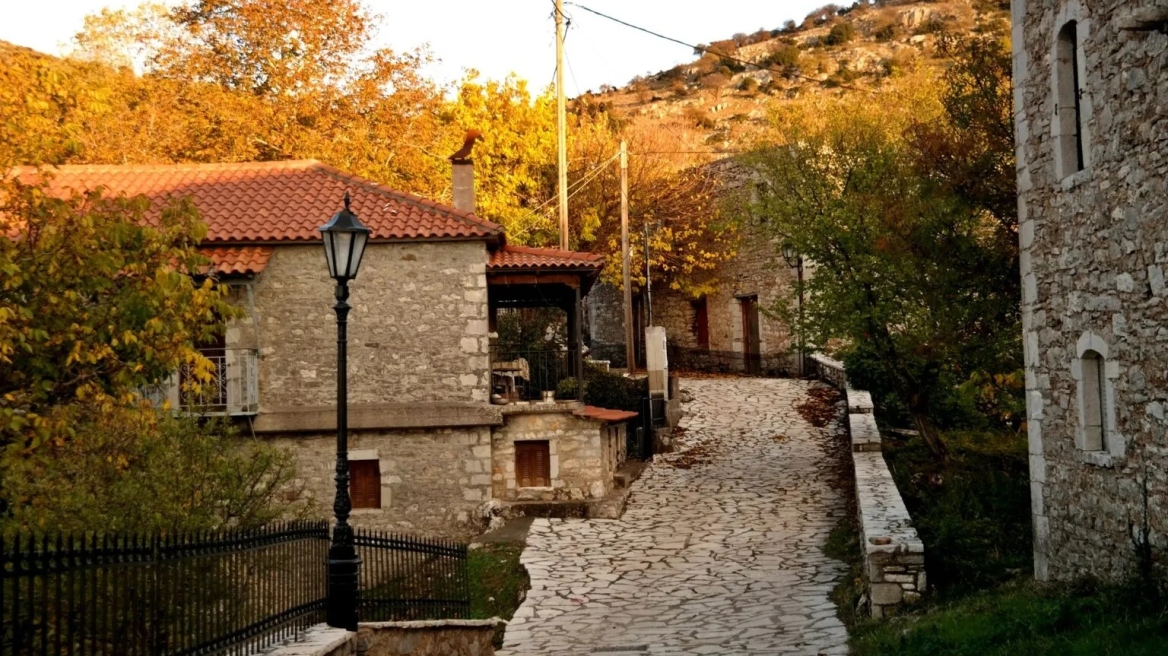 Το «μπαλκόνι» της κεντρικής Πελοποννήσου, με το δάσος των αιωνόβιων ...