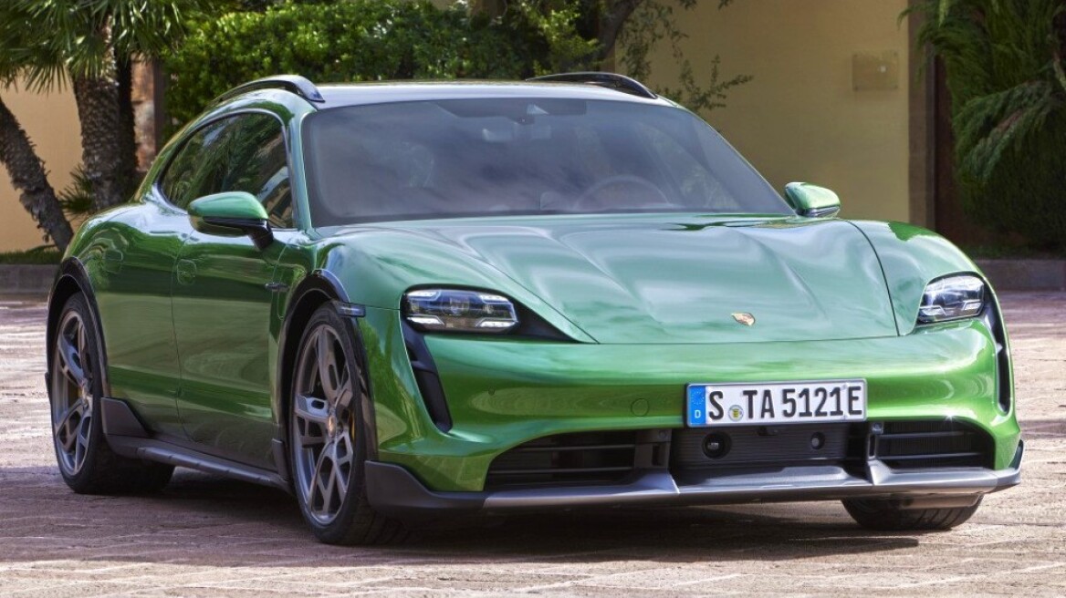 Απίστευτο: Ξήλωσαν και έκλεψαν τα φώτα της Porsche Taycan - Δείτε εικόνες