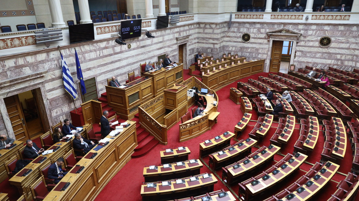 Σήμερα στη Βουλή το νομοσχέδιο για την οπαδική βία και η τροπολογία για ...
