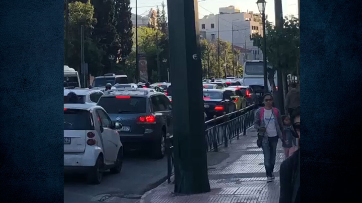 Κίνηση τώρα: Στο «κόκκινο» οι δρόμοι στο κέντρο της Αθήνας - Χαμηλές ...