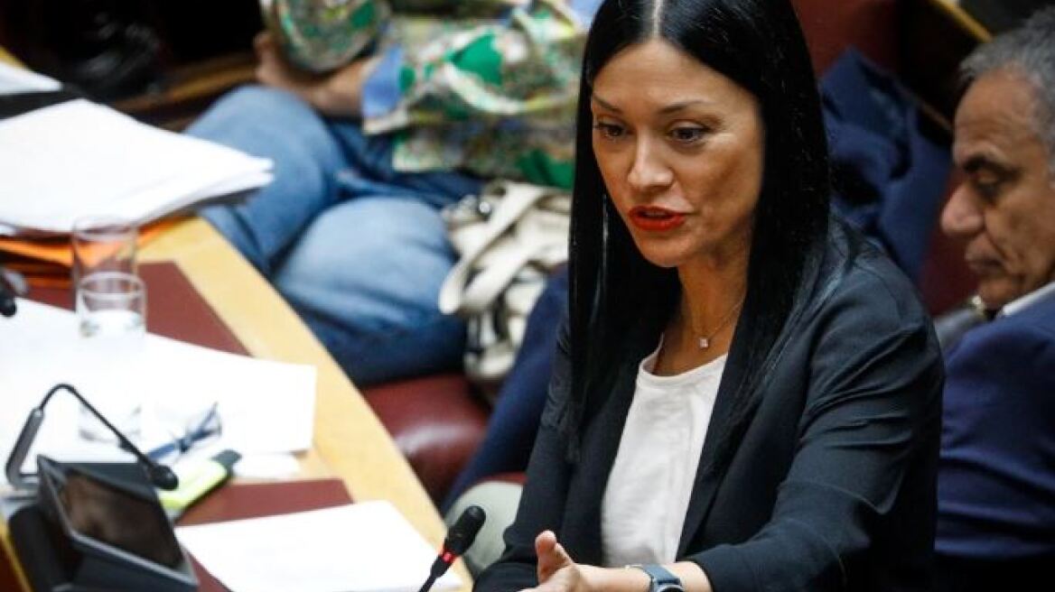 Επιμένει η Γιαννακοπούλου: Τίθεται ζήτημα ηγεσίας στο ΠΑΣΟΚ - Να ...