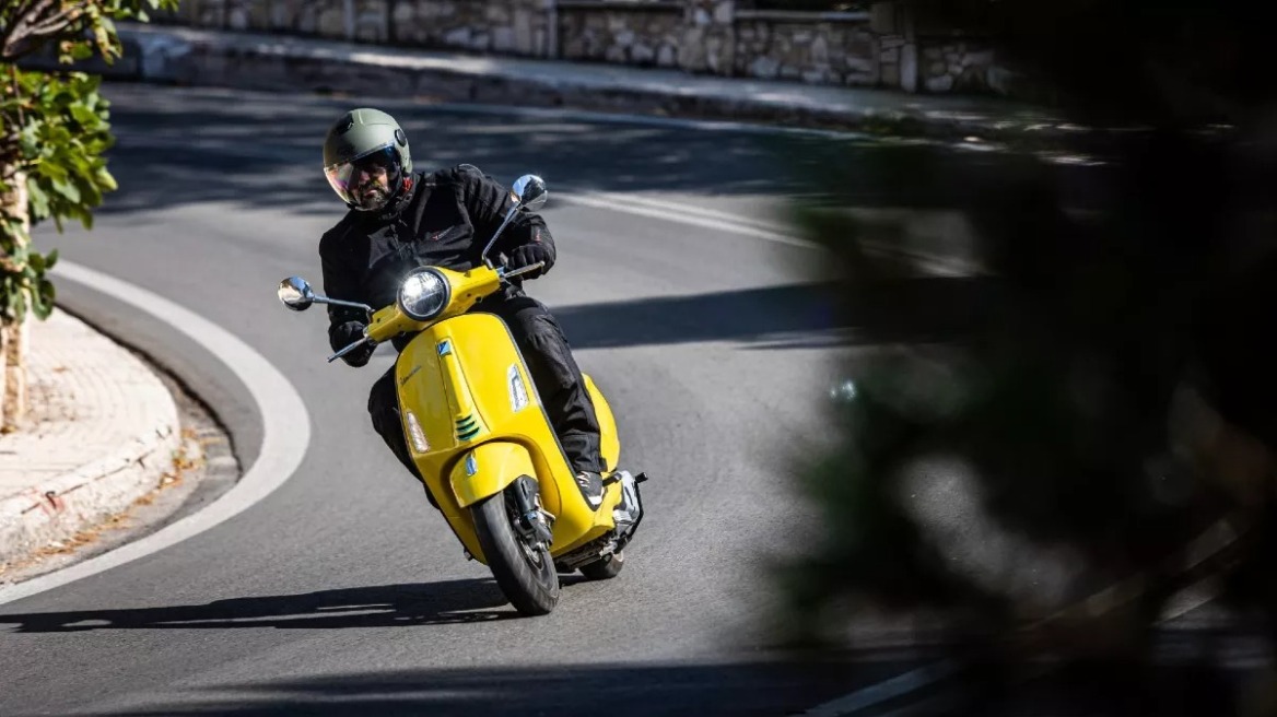 Δοκιμάζουμε την αυθεντική Vespa - Πόσο κοστίζει στην Ελλάδα;