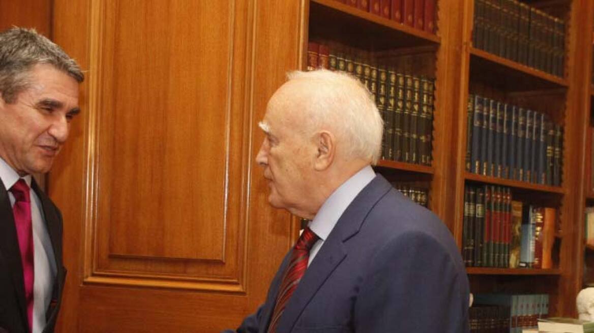 Κάτω από τις 900 μονάδες έκλεισε το Χρηματιστήριο Αθηνών