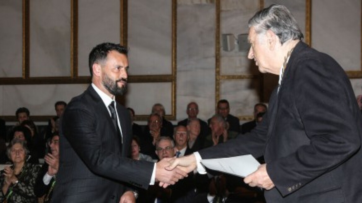 Βραβείο από την Ακαδημία Αθηνών στον οδηγό ταξί που έσωσε ανάπηρη ...