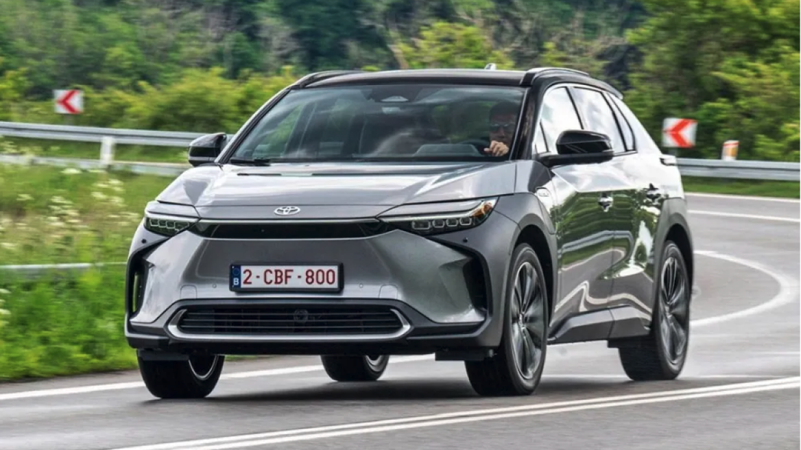Παραμένει… κόντρα στο ρεύμα η Toyota