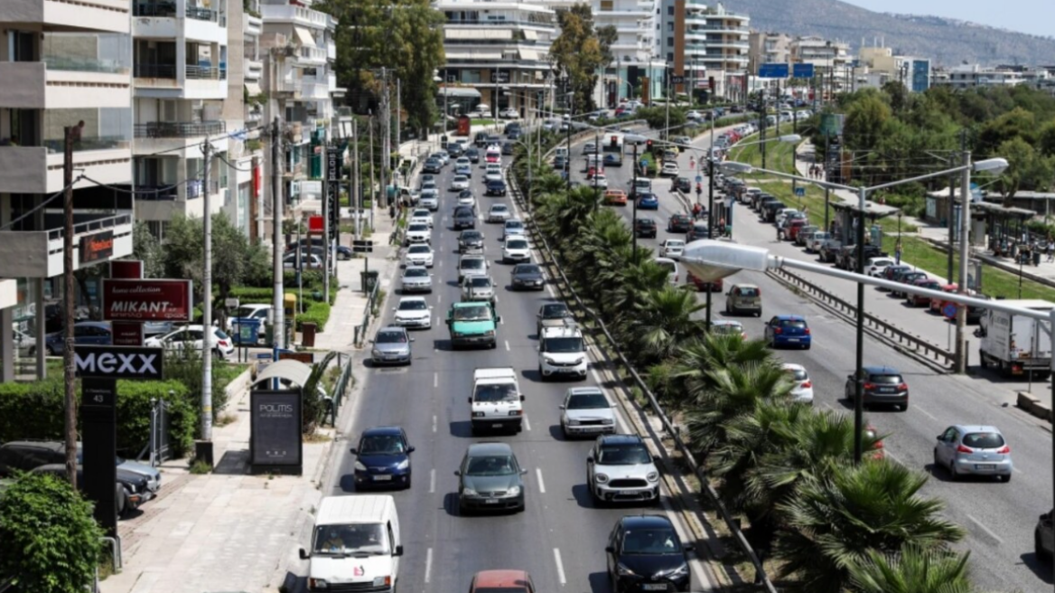 Κίνηση τώρα: Αυτοκίνητο στις φλόγες στην παραλιακή - Καθυστερήσεις στο ...