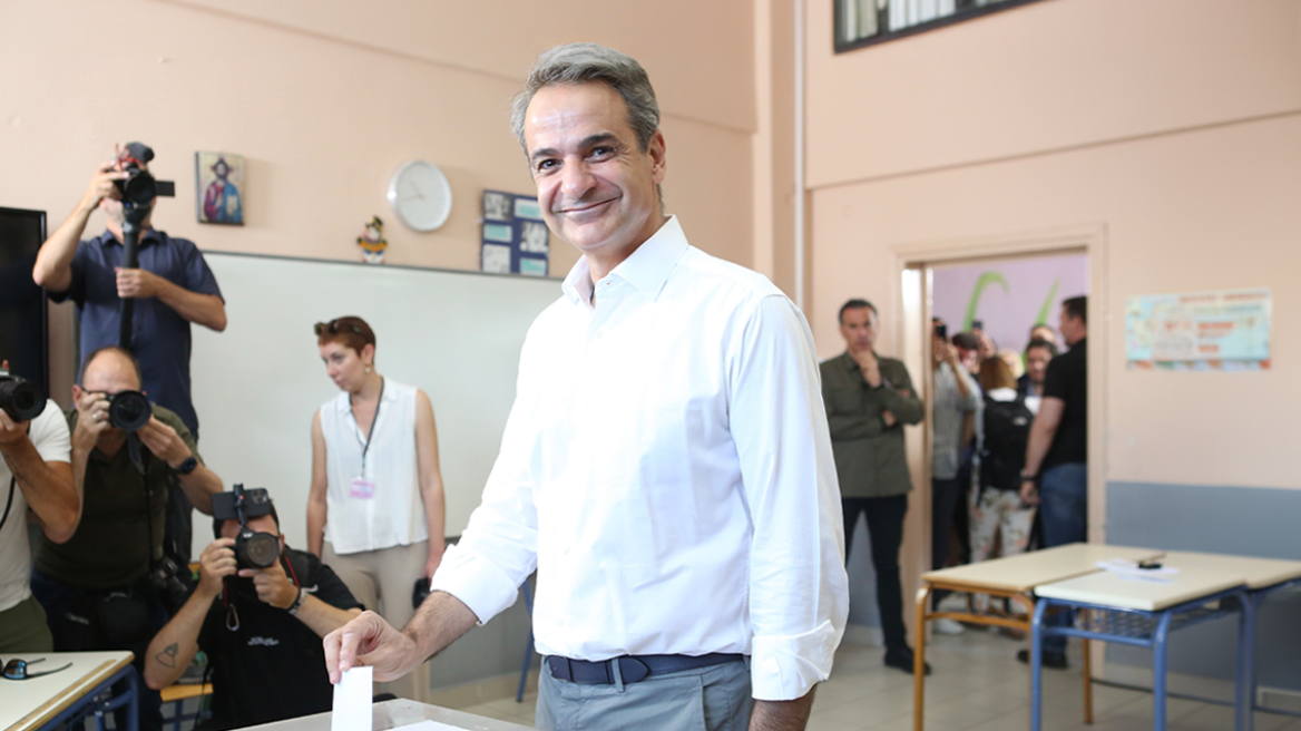 Ευρωεκλογές 2024 - Ψήφισε ο Κυριάκος Μητσοτάκης: «Με το δεξί για μια ...