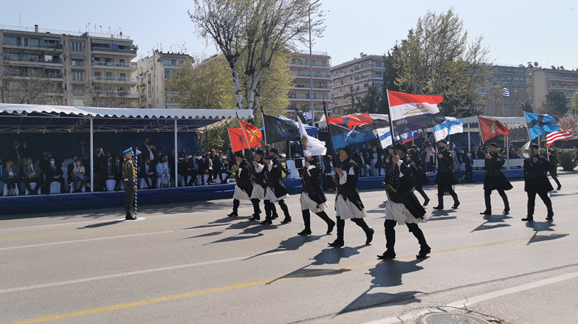 25η Μαρτίου: Με το «Μακεδονία Ξακουστή» ξεκίνησε η παρέλαση στη Θεσσαλονίκη
