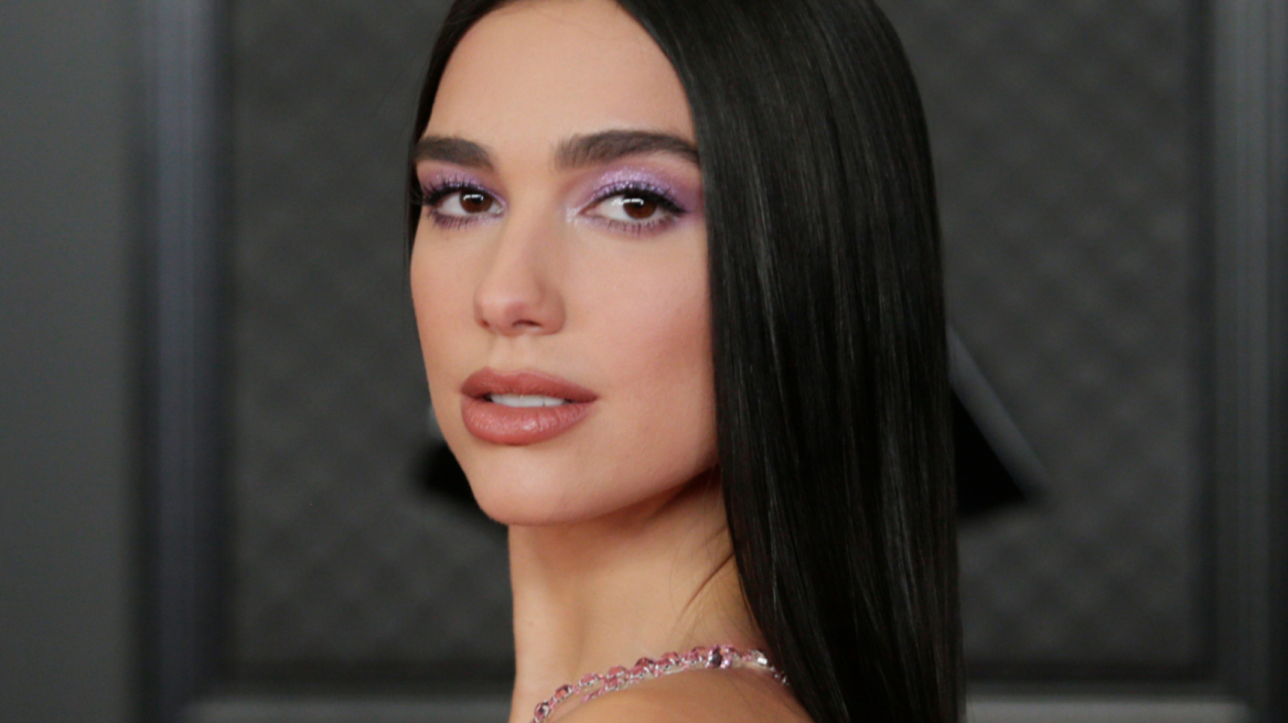Η Dua Lipa αποδεικνύει πως το μακιγιάζ με κρύσταλλα είναι η πιο hot ...