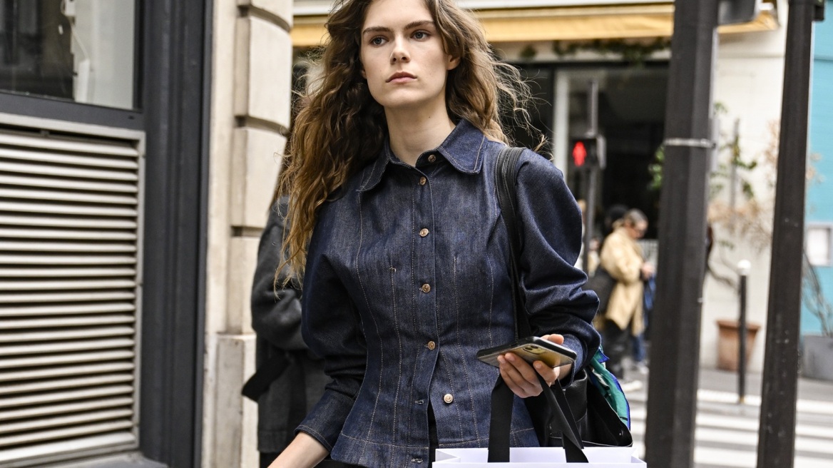 Denim jacket: Το τέλειο κομμάτι για ανοιξιάτικο layering