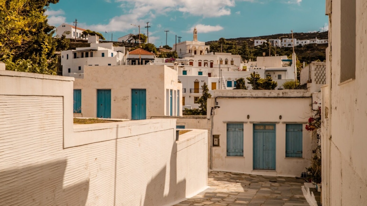Πέτρα, άνεμος και φως: Μια διαδρομή στην ενδοχώρα της Τήνου
