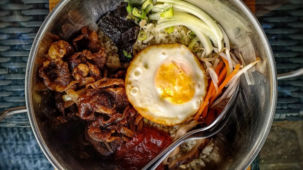Gochujang Butter Bibimbap – Μπιμπιμπάπ με βούτυρο και πάστα τσίλι