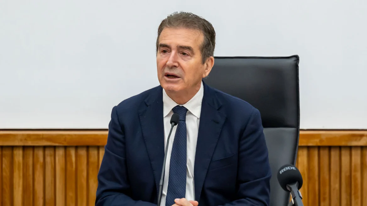 Πωπωπω....«ΣΩΘΗΚΑΜΕ»!!! - Χρυσοχοΐδης: Τέλος οι μπαλωθιές, μόνιμα το ...