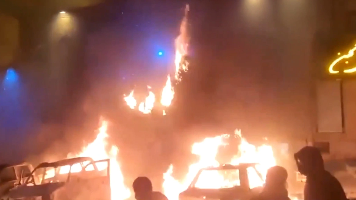 Night of major uprisings in Iran, scenarios of US intervention as ...