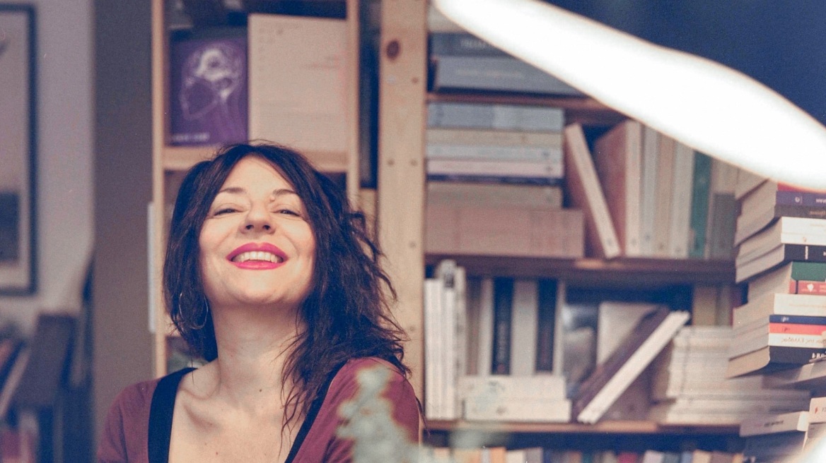 Η κωμικοτραγική ιστορία μιας νέας εκδότριας: Η πατριαρχία, τα ευτράπελα ...