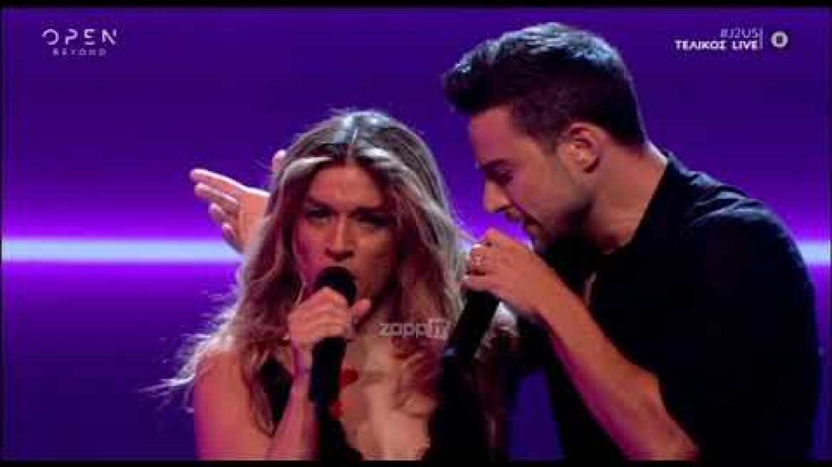 WebTV - J2US - Τελικός: Η εμφάνιση της Έρρικας Πρεζεράκου που "κόλασε" τον ανδρικό πληθυσμό