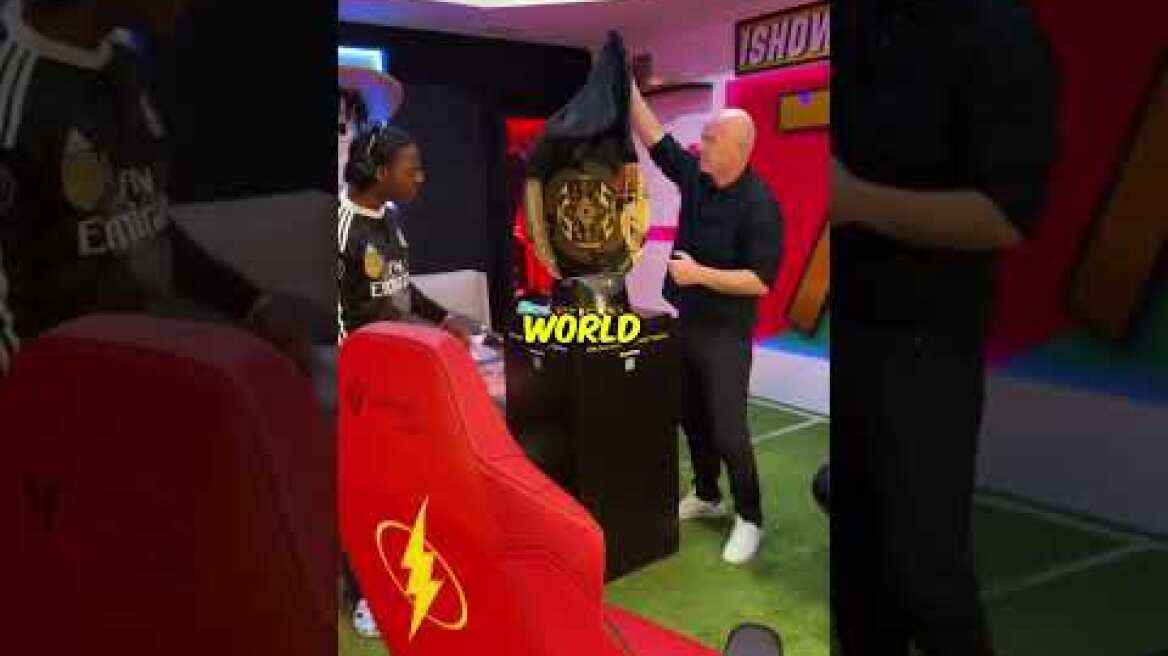 Παγκόσμιο Κύπελλο Συλλόγων: Ο Ινφαντίνο αποκάλυψε το νέο τρόπαιο σε stream του IshowSpeed