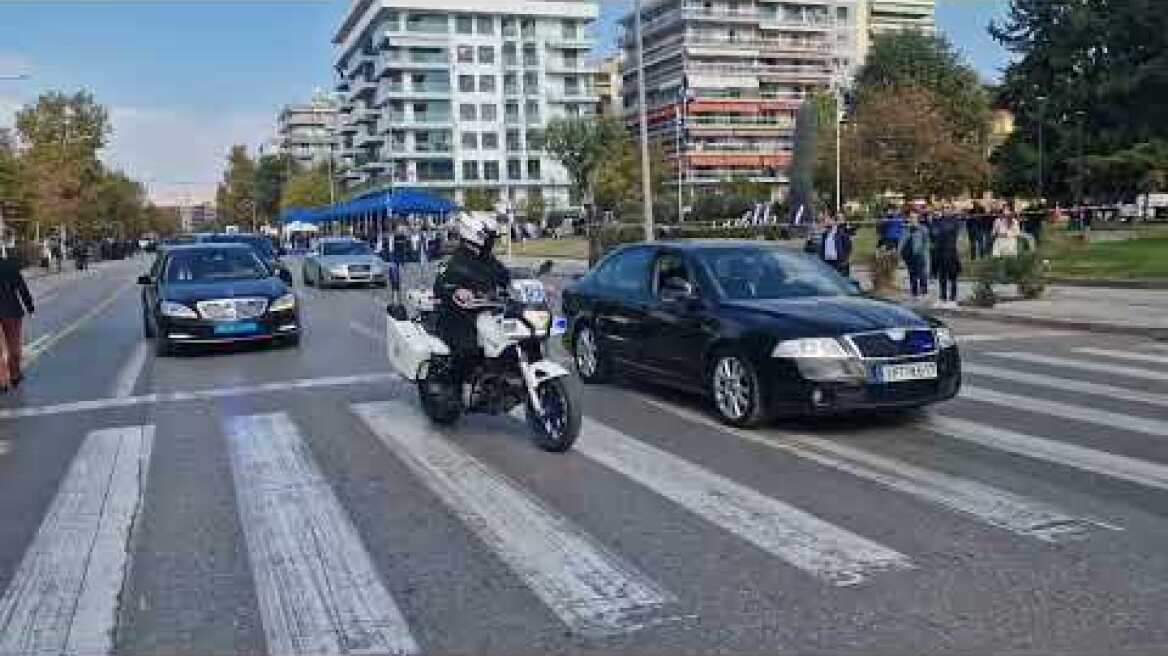 28η Οκτωβρίου - Θεσσαλονίκη: Υγειονομικοί σε αναστολή πλησίασαν τη ...