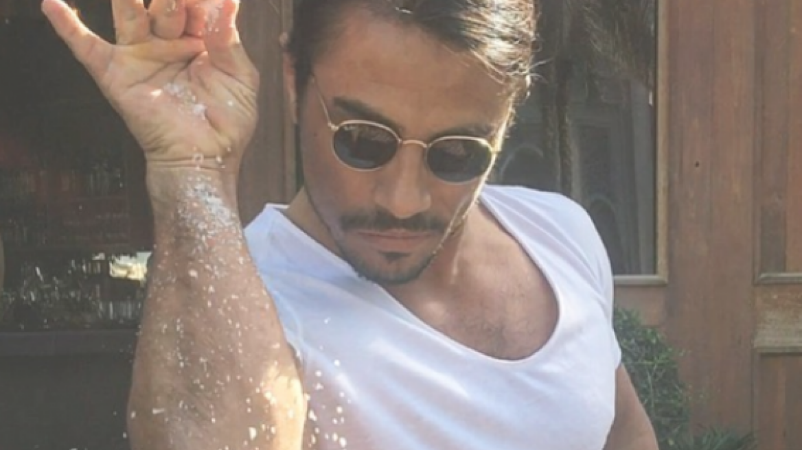 Ο Salt Bae κατηγορήθηκε ότι παραβιάζει τους κανόνες υγιεινής
